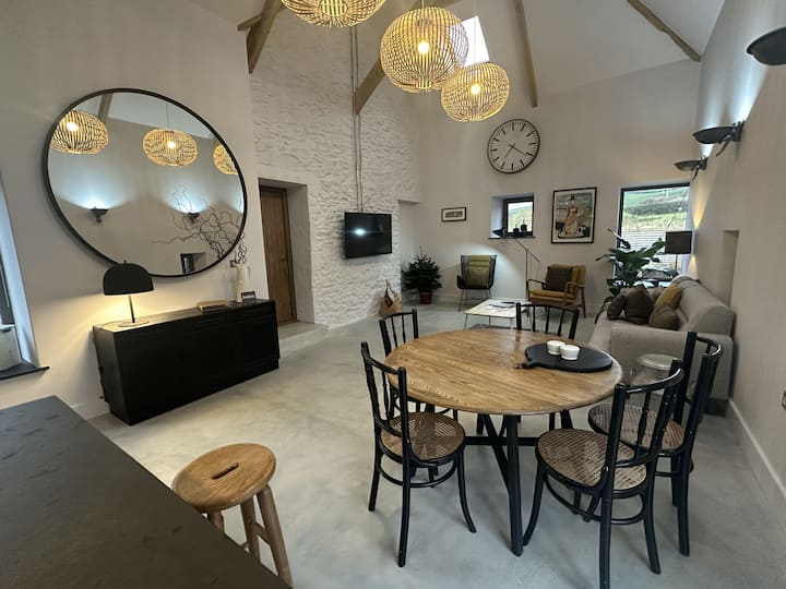 Beudy At Pentrecelyn - Beautful Barn With Hot Tub - Carmarthen