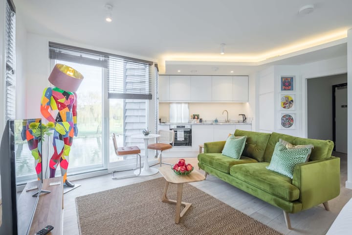 Superb Central Apt - River Views & Parking! - Cambridge