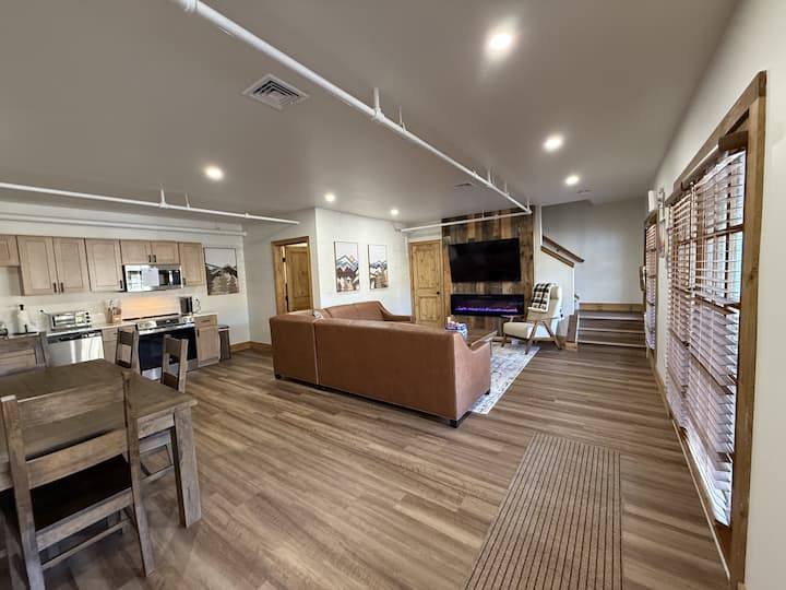 Luxury 2 Bedroom Townhome 102 - Wilmington