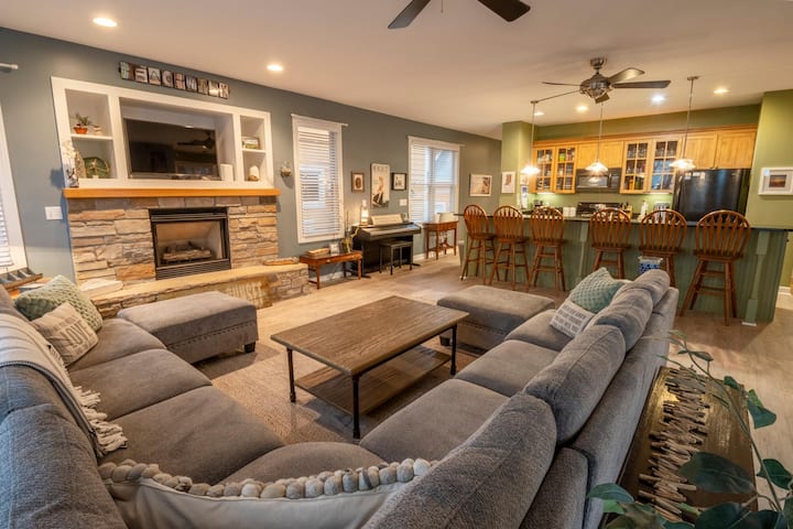 Perfectly Curated Resort Home With Rooftop Deck - Michigan City, IN