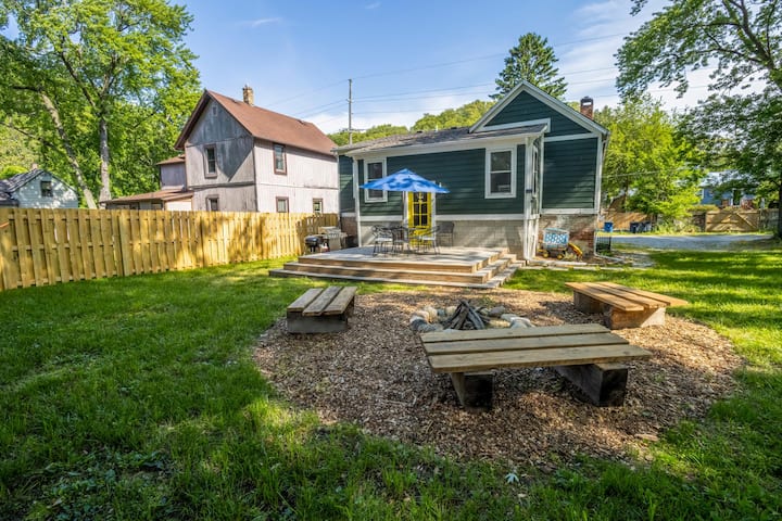 Quiet, Pet-friendly Duplex Near Lake Michigan - Michigan City, IN