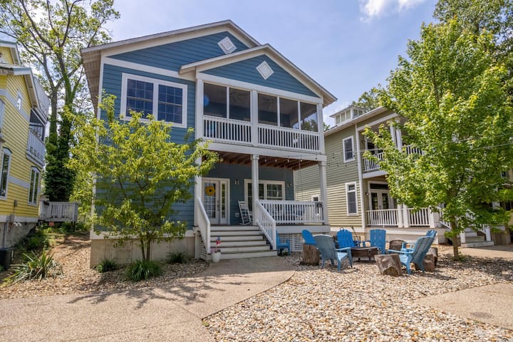 Grand Beach House In Beachwalk Resort 6 Bedrooms - Michigan City, IN