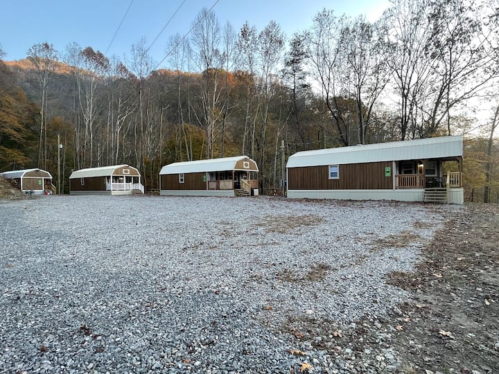Hillbilly Hilltop Hideaway Cabins - Chief Logan State Park, Logan