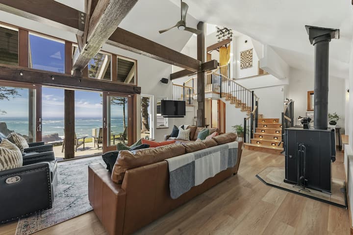 4 Br Home Oceanfront With Beach Access & Hot Tub - Sisters Rock State Park, Port Orford