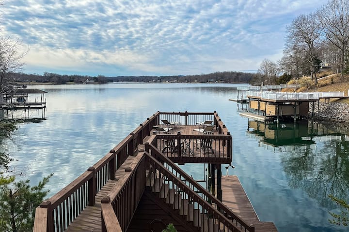 Spacious Dog-friendly Lakefront House W/pool - Moneta, VA