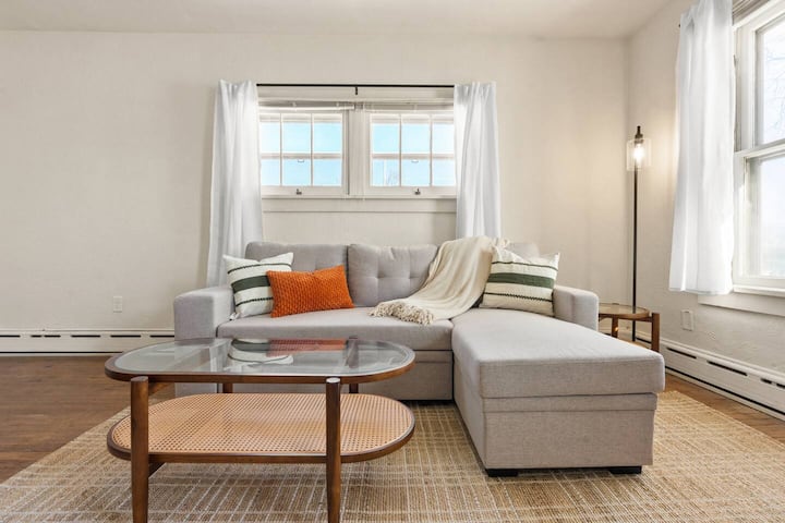 Stylish, Minutes From Newbo & Downtown! New! - Cedar Rapids, IA