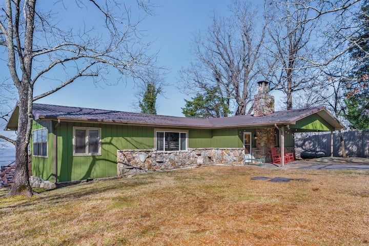 Talking Leaves Cottage On The Brow | Family Rooms - Mentone, AL