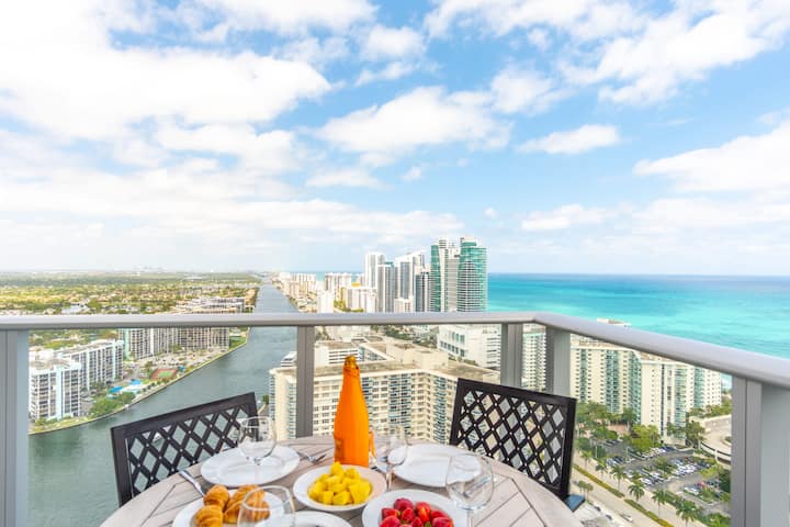 2 Br Apartment With Amenities And Pool |Front Ocea - Hollywood, FL