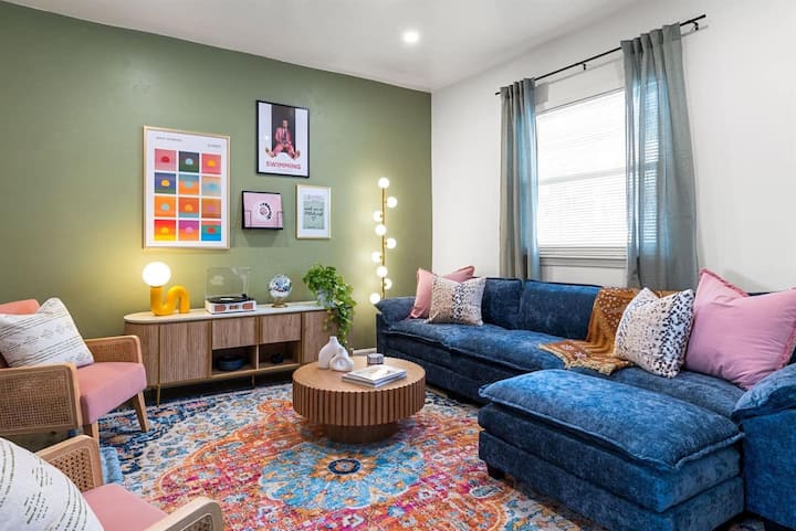 4br Designer Stay W/ Fire Pit, Bbq & Walkable - Pittsburgh, PA