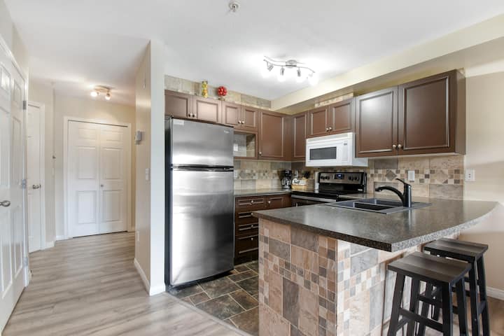 Ultimate Relaxation Awaits! Amazing Golf Course Views - 205a - Kelowna