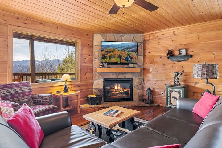 Spacious Cabin For 8 W/hot Tub & Mountain Views! - Gatlinburg