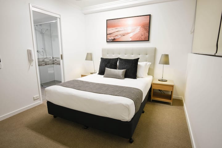 Pacific Sands - 2 Bedroom Executive Apartment - Mackay