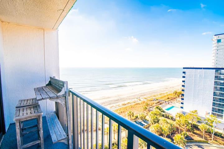 Oceanfront Pet Friendly Modern Suite - Myrtle Beach, SC