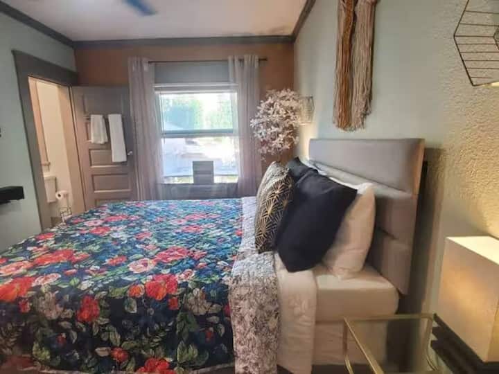 Chic Artisan Studio In The Heart Of Italy - Valencia Park - San Diego