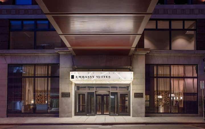 Heart Of Minneapolis | Heated Pool. Free Breakfast - Minneapolis, MN