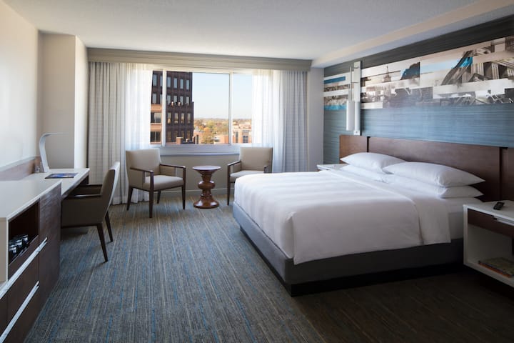 Kansas City Modern Retreat | Restaurant - Kansas City