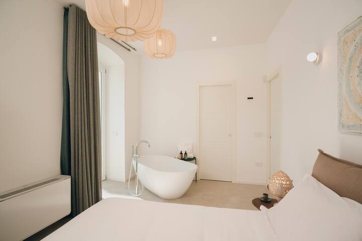 Bathtub Suite With Historic Center View - Putignano
