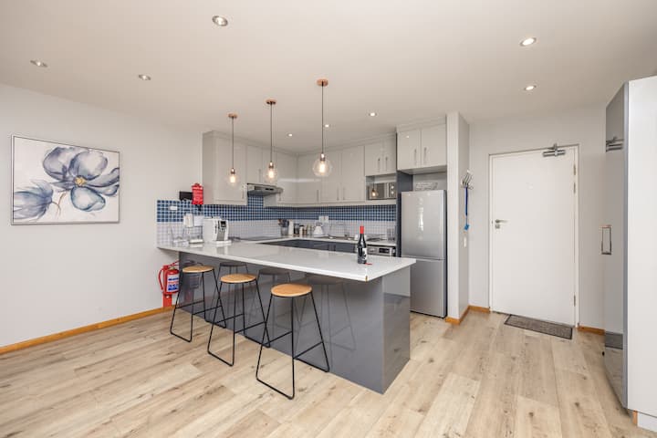 1bd In Gardens With Stunning Table Mountain Views - Camps Bay