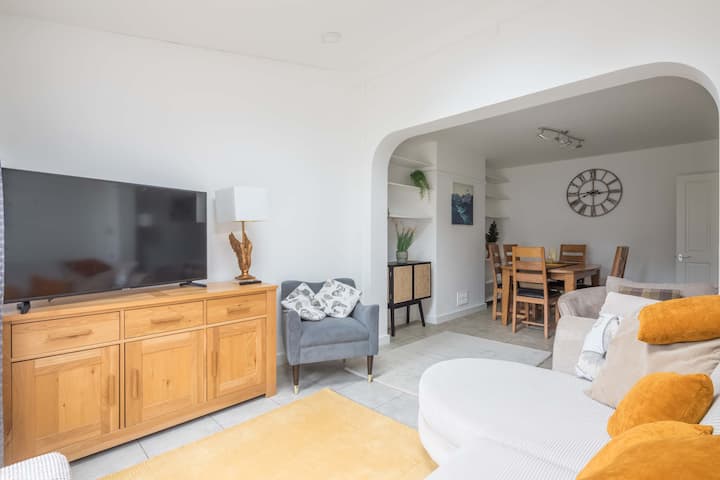 Fabulous 4 Bed Family Home - Cambridge