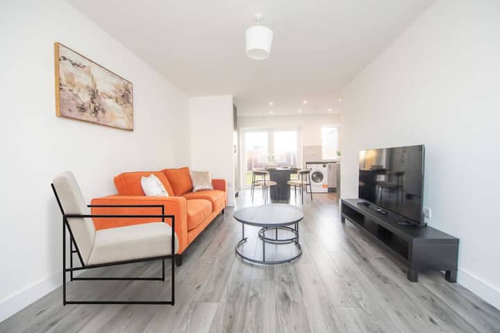 Brand-new 3-bed Home - Liverpool - Edge Hill University