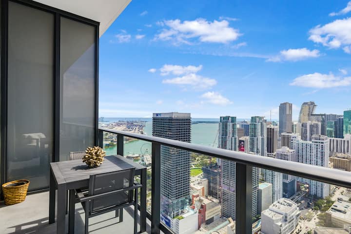 Luxury 51st-floor Studio W City Views - Miami