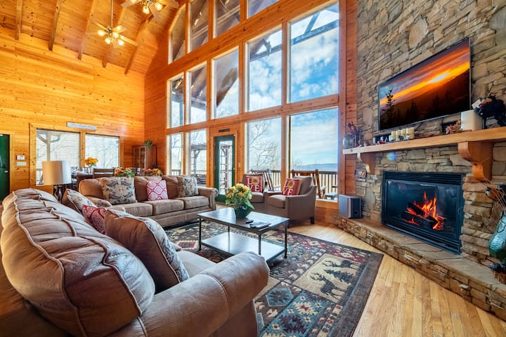 2-in-1 Estate W/ Views! Theater + Firepit + Games! - Wears Valley, TN