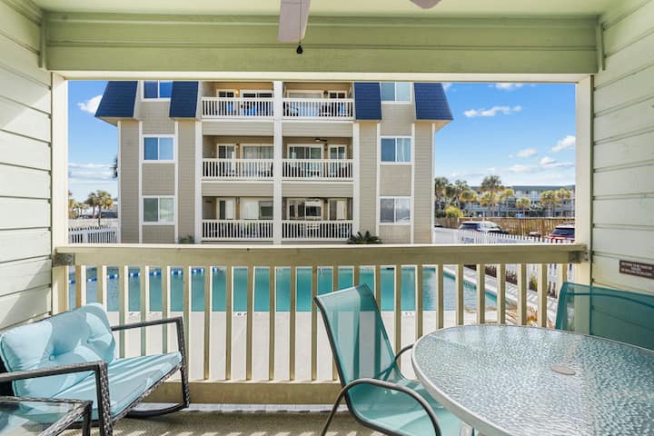 Oceanside Villa, Walk To Front Beach - Isle of Palms, SC