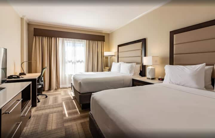 Guest Room With 2 Queen Beds At Savannah - Savannah, GA