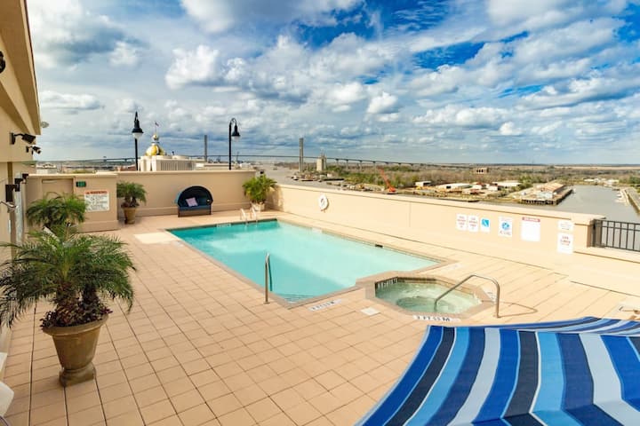 Walk To River Street | Pool. Free Breakfast. Gym. - Savannah, GA