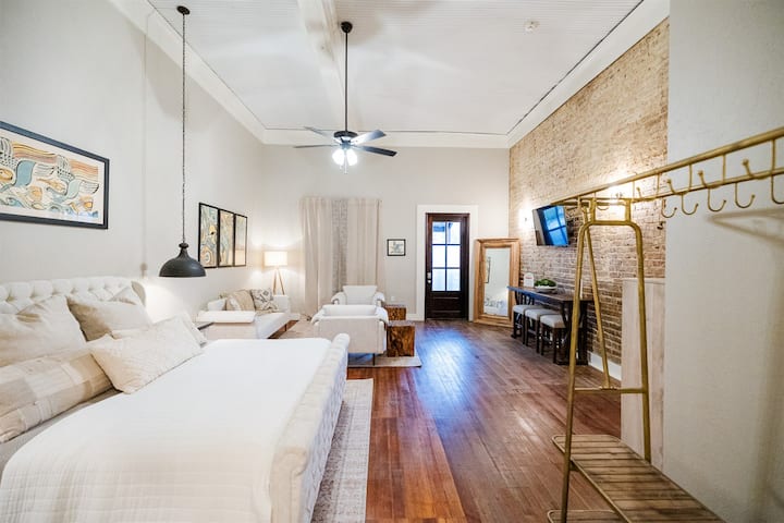 Rent The Entire Boutique Hotel In Downtown Laurel - Laurel, MS