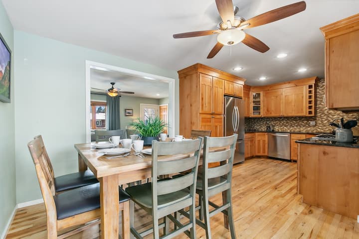 The Rustic Retreat - Pet Friendly W/ Fenced Yard - Fort Collins, CO