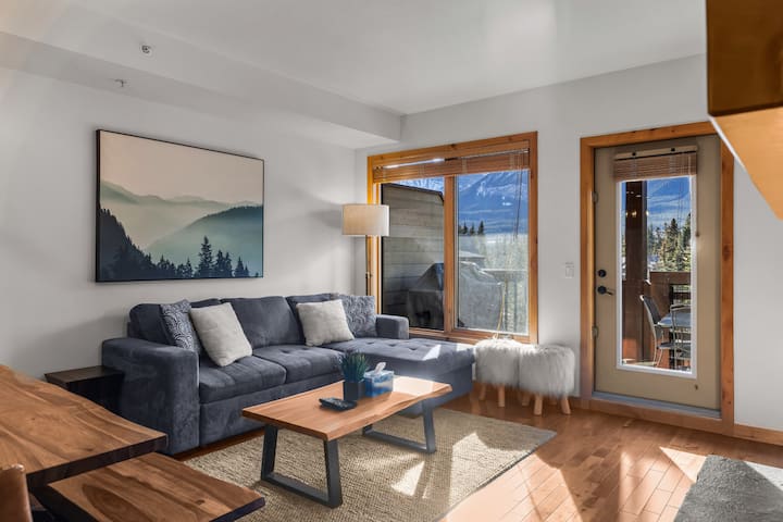 Serene 3br Rockies Stay W/ Hot Tub & Near Dt - キャンモア