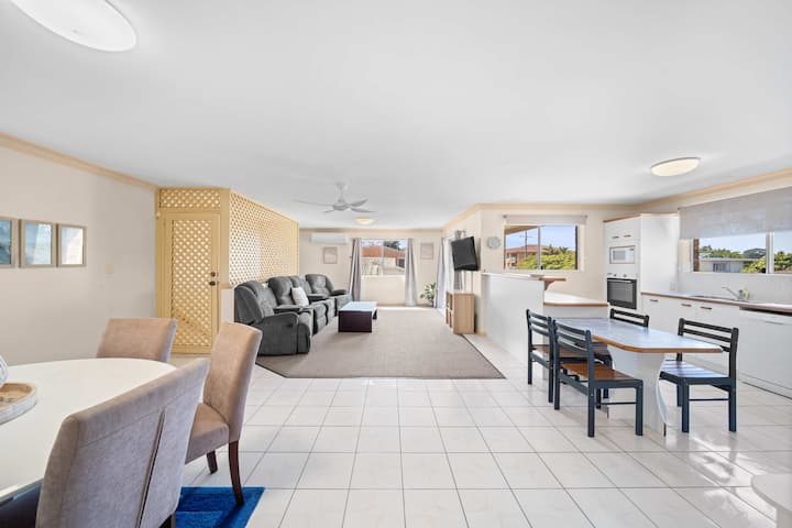 Coastal Comforts With Pumicestone Passage Views - Sandstone Point