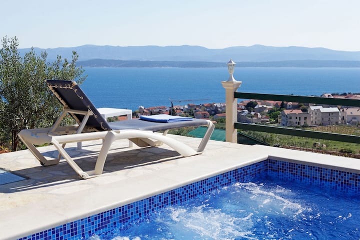 K-23787 Maison De Deux Chambres Avec La Terrasse - Bol