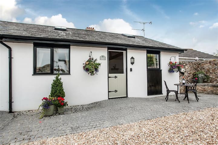 Hollie Cottage - Beer