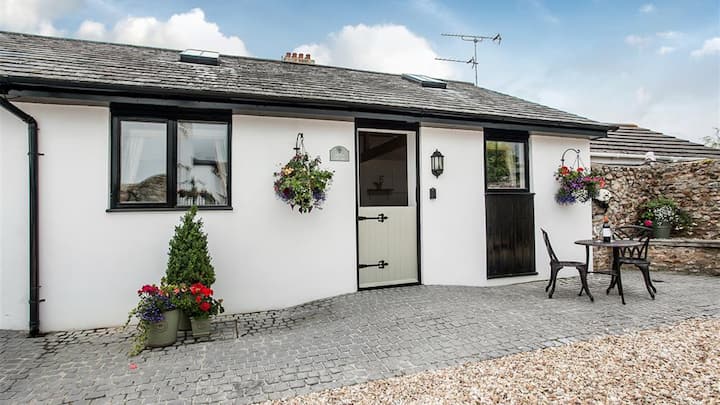 Hollie Cottage - Beer
