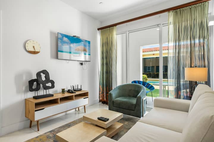 Poolside Bliss: 2-bedroom Condo With Patio Noord - Aruba