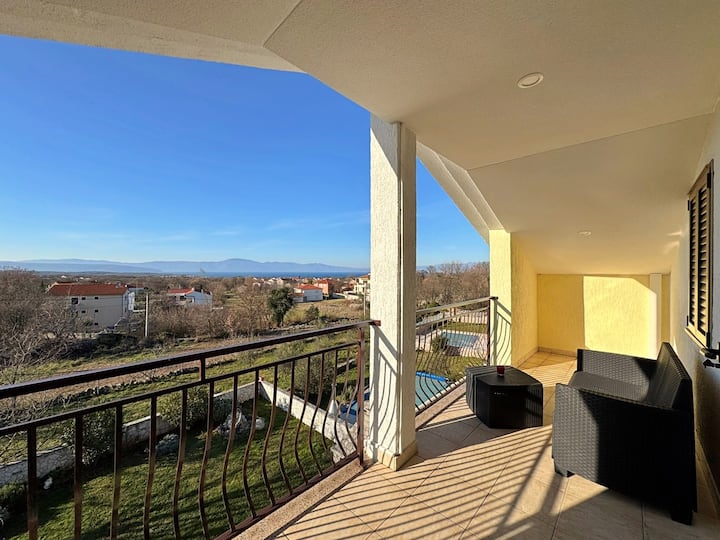 Apartments Pavle 3 - Attic, Pet-friendly, Sea View - Malinska