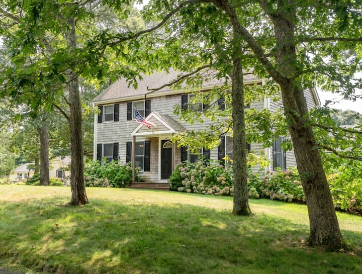 Oak Bluffs Close To Town & Beach - Oak Bluffs, MA