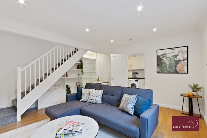 Guildford - Two Bedroom House With Garden - Guildford, UK