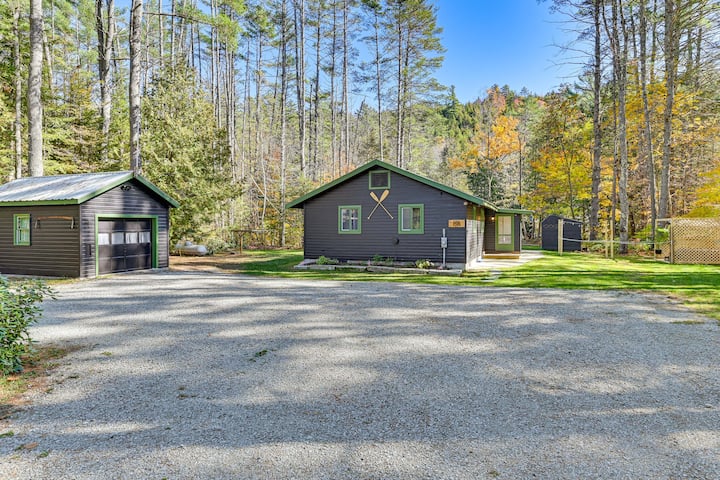 Riverfront Cabin W/ Hot Tub In Schroon Lake! - Schroon Lake, NY