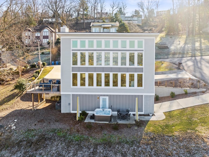 Crestview Heights | Downtown City Views | Hot Tub - Chattanooga, TN