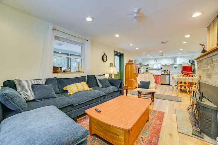 9 Mi To Snowmobile Trails! Home Near Mullett Lake - Mullett Lake, MI