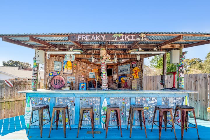 Pensacola Freaky Tiki Pool House - Pensacola, FL