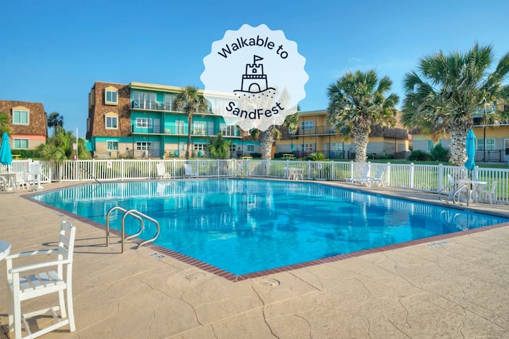 Two Beachfront Condos | Gulf Views, Pool/boardwalk - Corpus Christi, TX