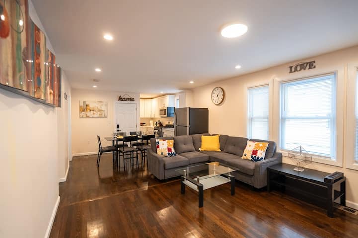Spacious Boston 4br W/ Parking & Pet-friendly - Quincy, MA