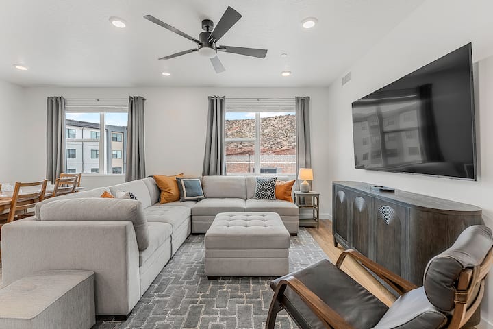 Sky Haven: Resort Indoor/outdoor Pool, Basketball - Hurricane