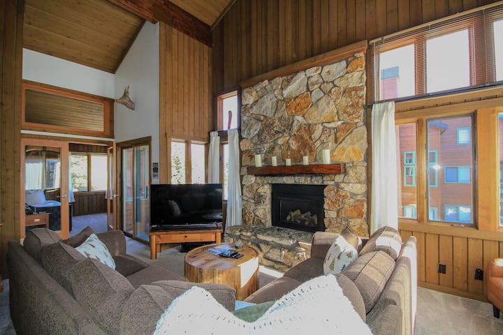 Mountainback #19, Loft, Den - Mammoth Lakes, CA