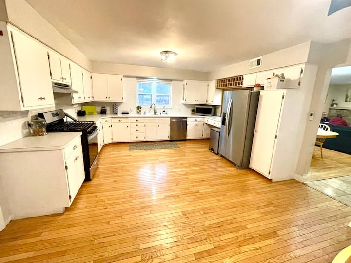 Large Ranch-king Bed-fenced-pets-kids-longstreth - Columbus, OH