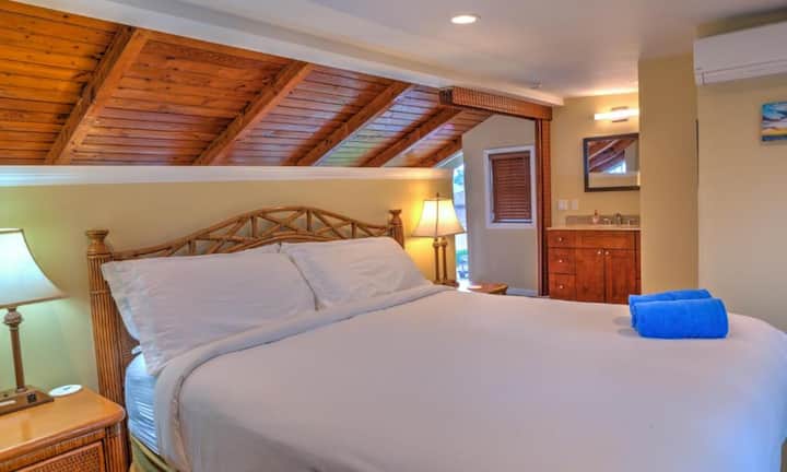 Elegant Penthouse Suite | Free Parking - Maui, HI
